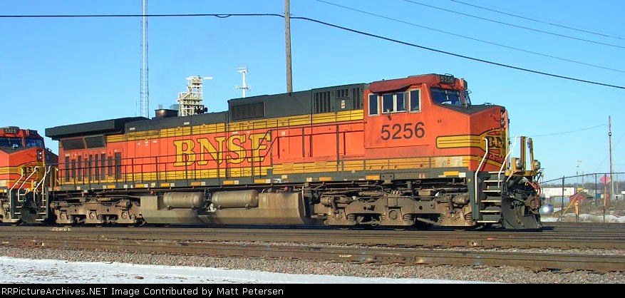 BNSF 5256